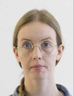 10 vinkkiä - näytä hyvältä passikuvassa | 📷 ePassikuva.fi